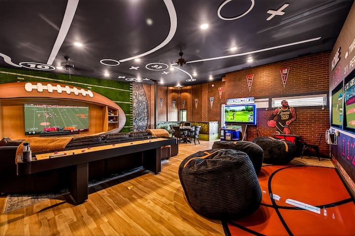 Next Play Clubhouse | Waterpark Resort & Game Room - Sevierville
