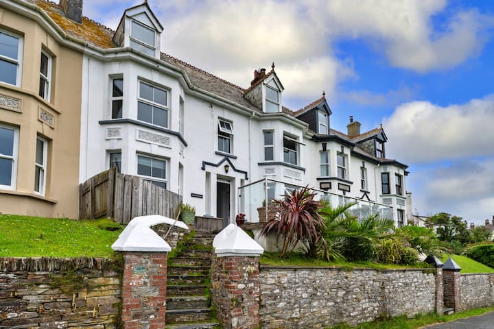 Strand House - Tintagel
