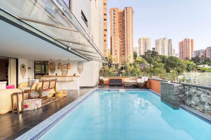 Penthouse In Poblado With Private Pool - Medellín