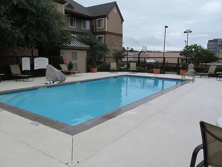 3 Contemporary Suites With Pool | Free Breakfast - San Antonio