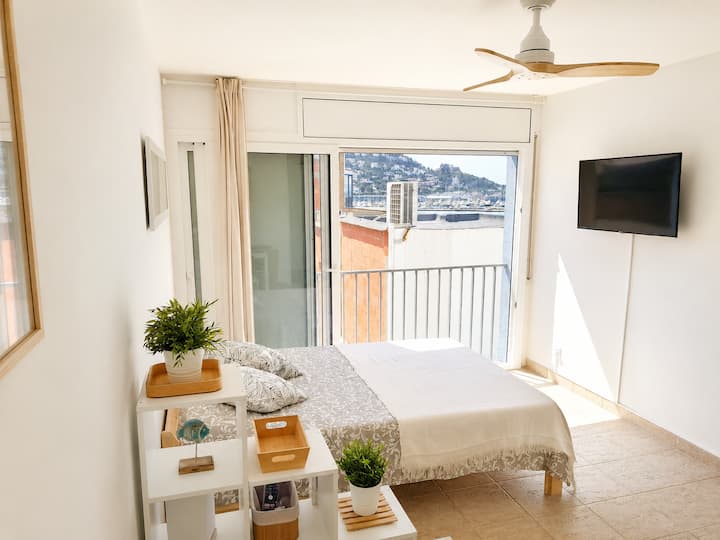 1 Minut Platja· Al Cor De Roses· Vista Lateral Mar - Cadaqués