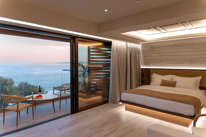Tays Hotel |Junior Suite With Sea View - Kalamata