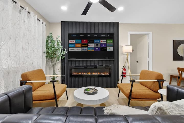 Opulent 6br Retreat For 16 Guests W/ Games! - North Las Vegas, NV