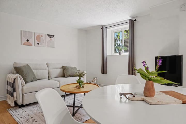 Executive 1br Near Hospitals, Carleton & Airport - Ottawa