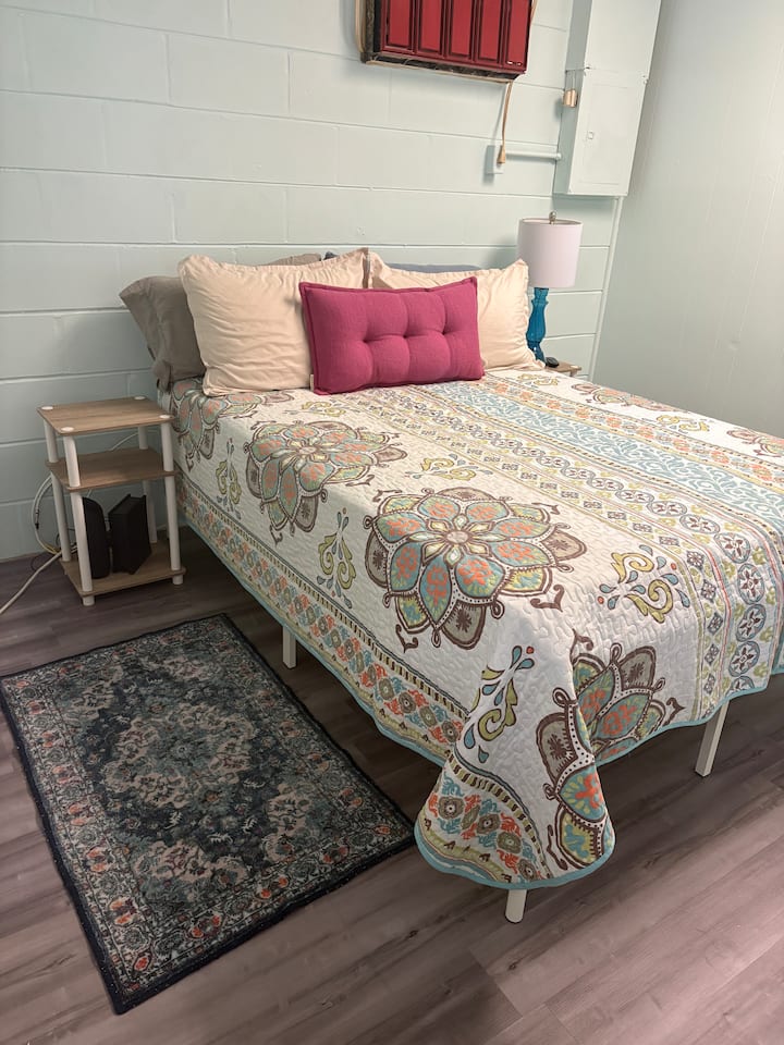 Private Entrance Remodeled Room & Bathroom - Tarpon Springs, FL