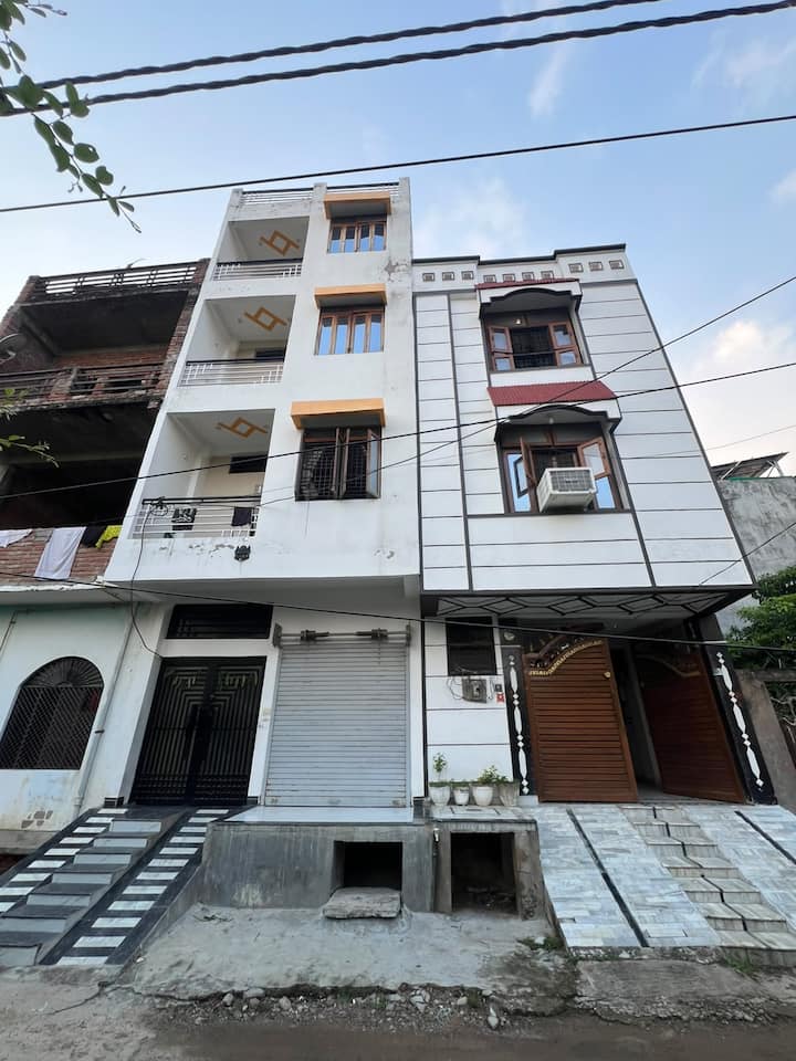 Elegant Stay 02 - Kanpur