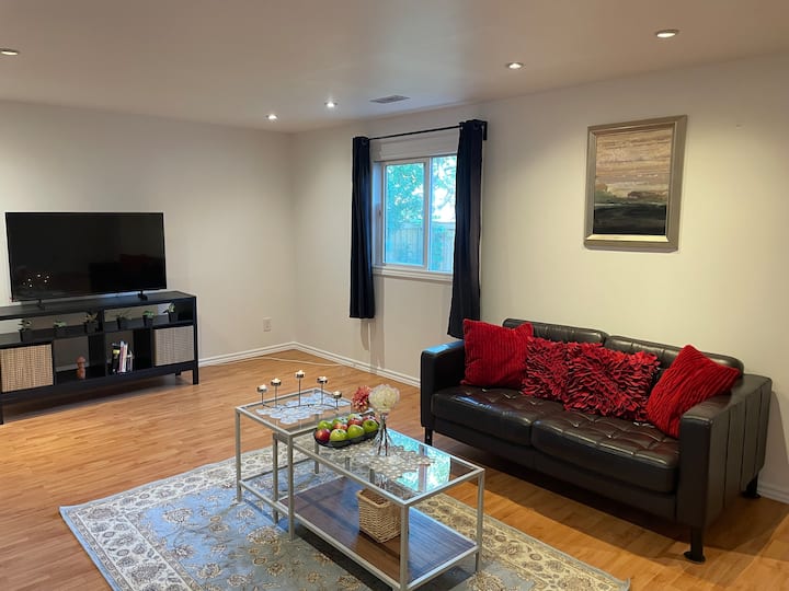 Peaceful Suite Near Lake Ontario & Rattray Marsh - Mississauga