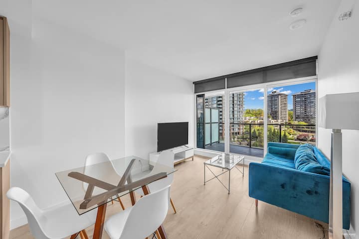 Central Brentwood 1b1b Condo/skytrain - Burnaby