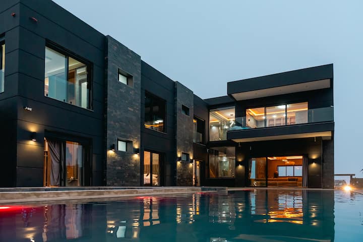 Luxury 9 Bedrooms All En-suites Exclusive Villa. - Agadir