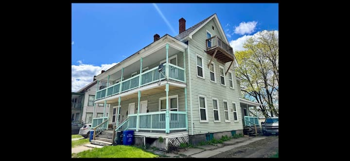 Convenient & Comfortable Duplex Stay - Montpelier, VT