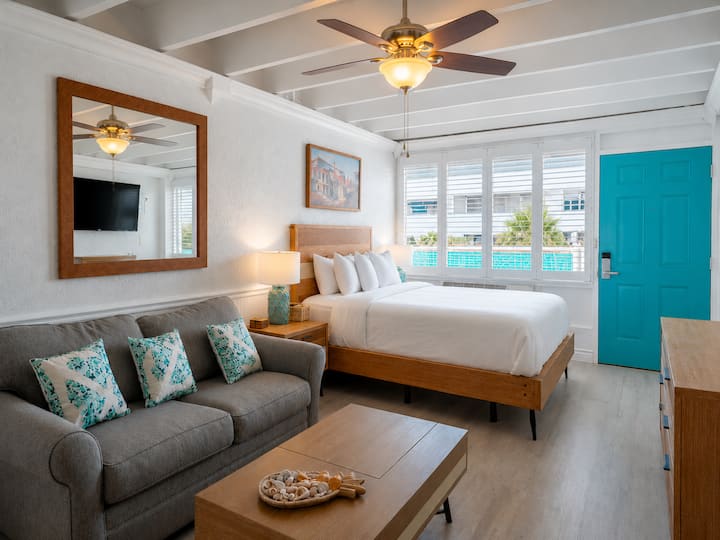 Sea La Vie, Oceanfront! Free Beach Service! - Panama City Beach, FL