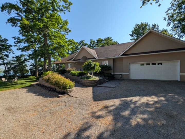 Beachfront Estate Perfect For Large Families - Midland