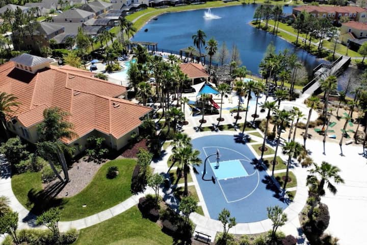 Spacious 7bd Villa Just Minutes From Disney - Kissimmee, FL