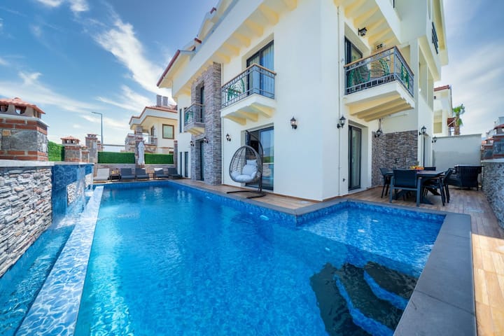Fethiye'de, Merkezi Konumda, Manzaralı Villa - Fethiye