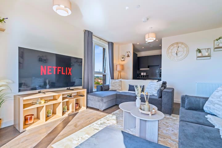 Luxe 2br Apartment | 4 Stops To Wembley | Sleeps 8 - Watford