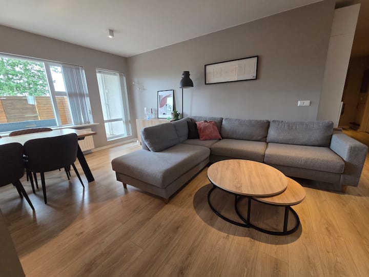 Cozy Family Apartment With Private Patio - Reykjavík