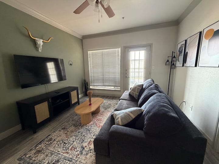 Modern, Cozy & Central - 1 Bedroom Condo - Round Rock, TX