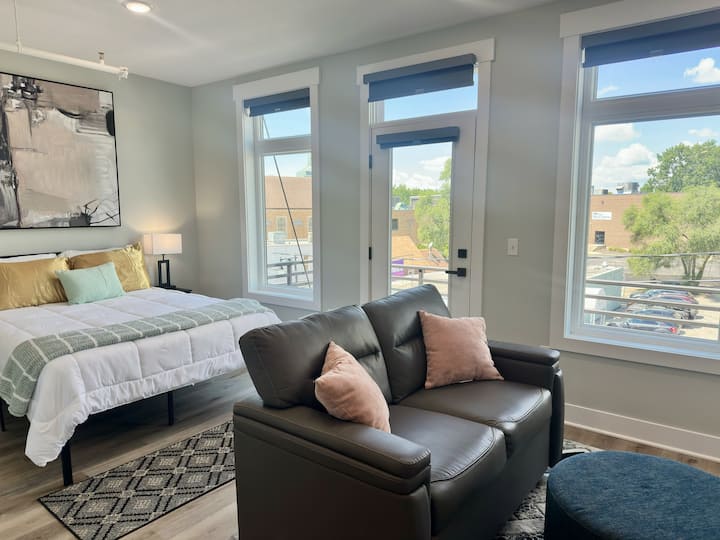 Gr City View Studio | Free Parking | Self Check-in - Grandville, MI