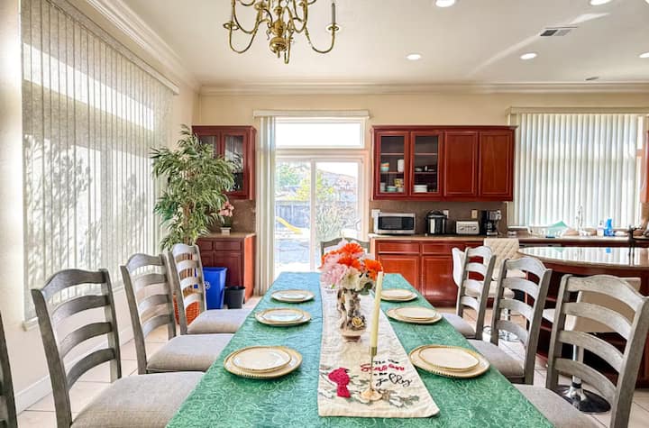 Evergreen 7br Home W/ktv, Nr Tech - San Jose, CA