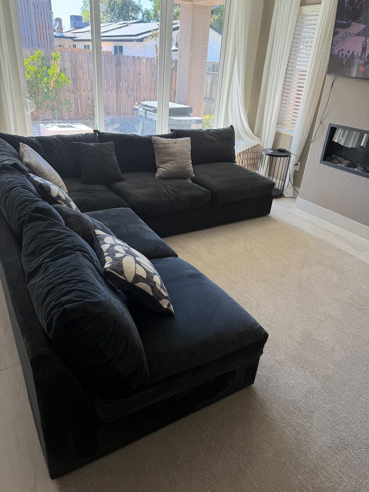 Cozy & Convenient Home, Minutes From The Airport! - Fresno