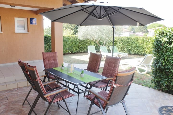 K-27221 Maison De Trois Chambres Avec La Terrasse - Umag