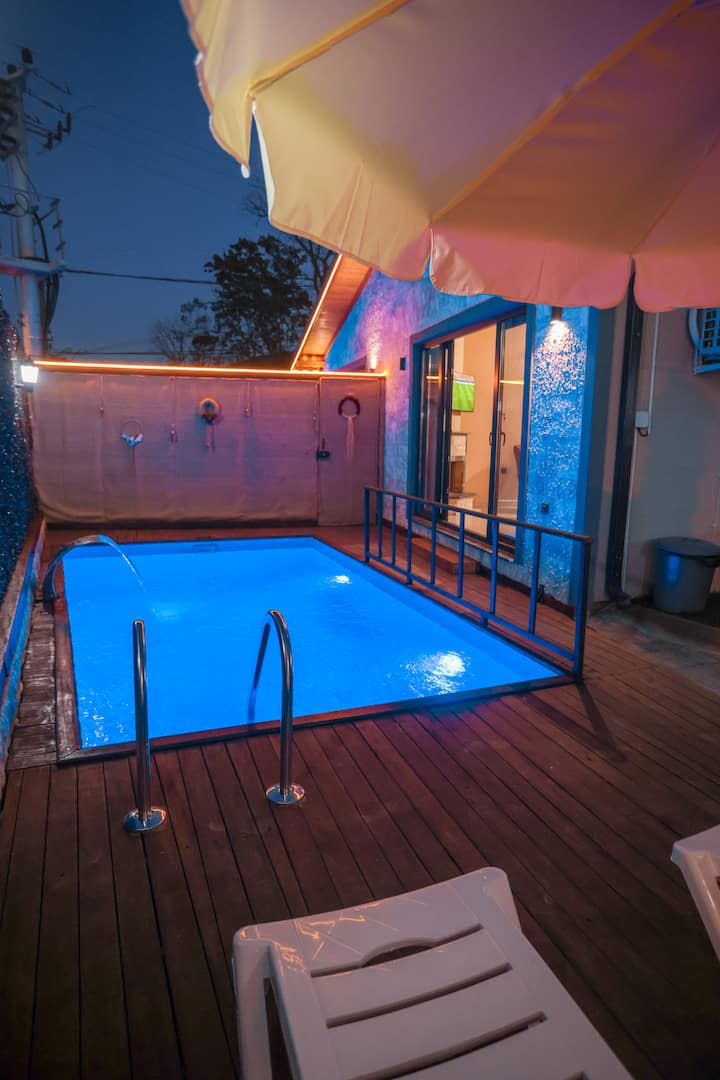 Sapanca'da Isıtmalı Havuzlu & ŞöMineli Lüks Villa - Sapanca