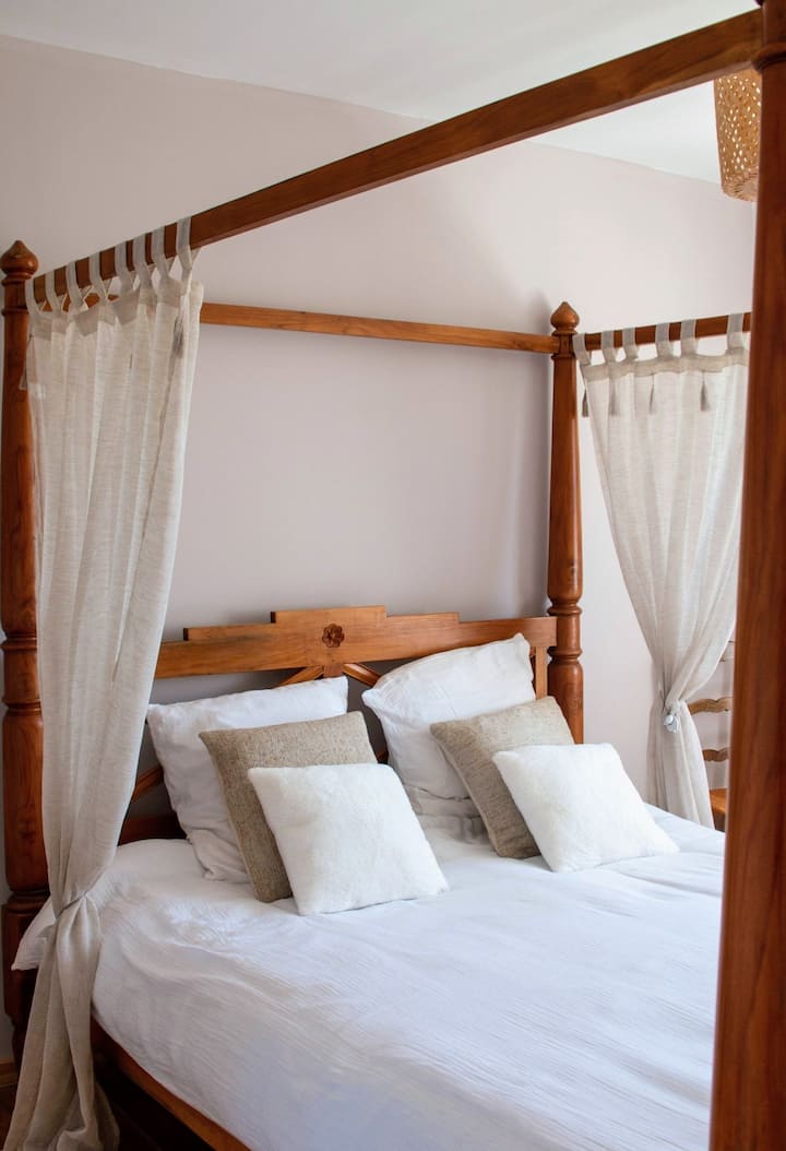Chambre à Baldaquin Dans Une Maison Partagée - Telgruc-sur-Mer