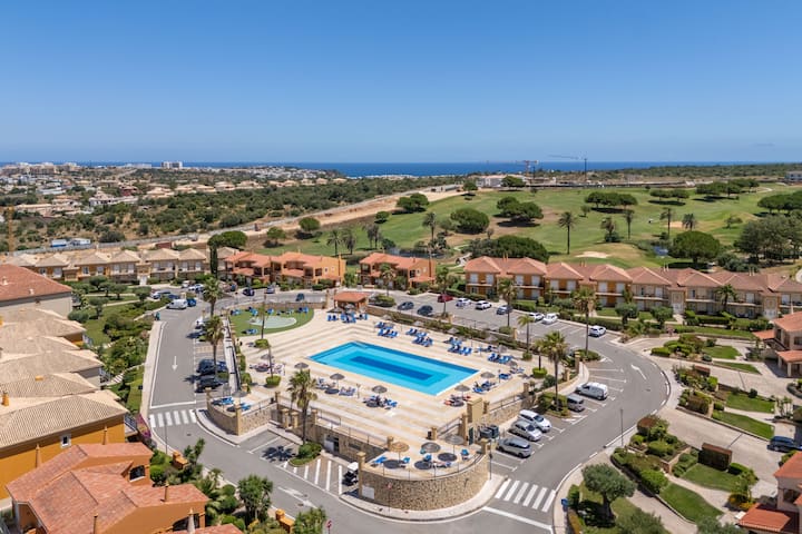 Boavista Lakeview: Golf & Pool Retreat - Lagos