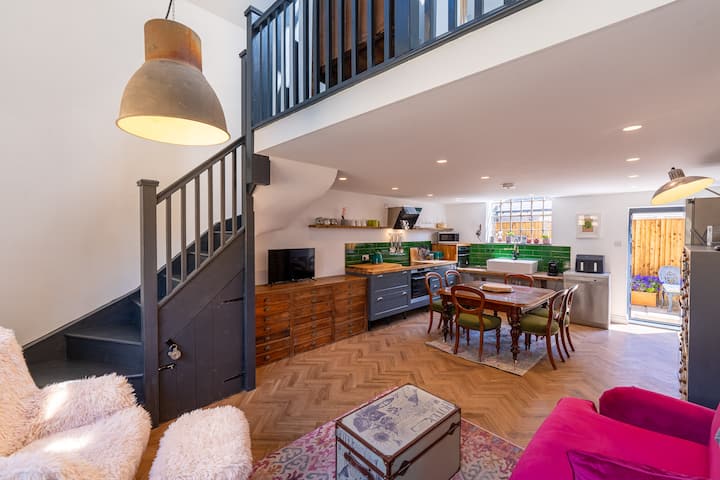 Surrey Picturesque Village Rustic Home - Epsom