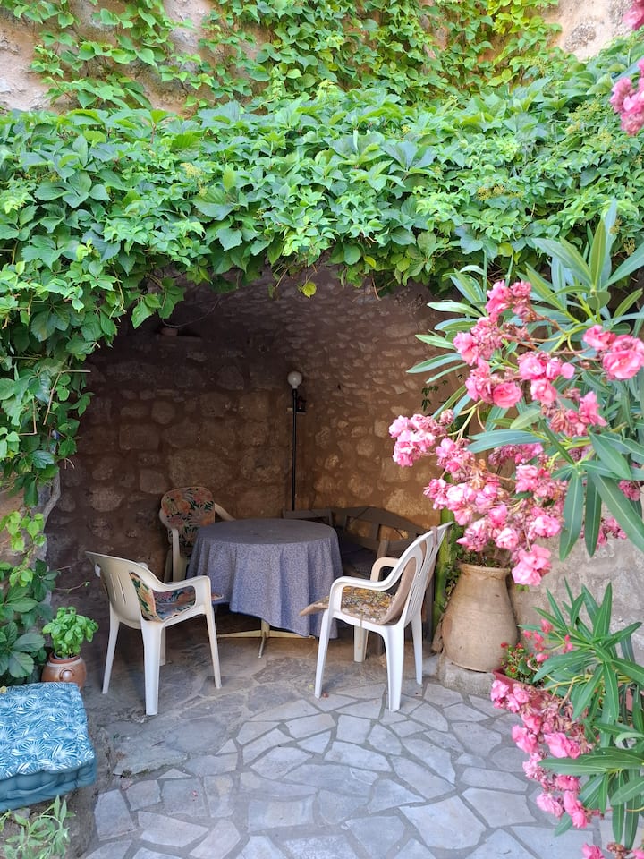 Gîte De Charme Dans Un Village Pour Randonneur. - Hérault