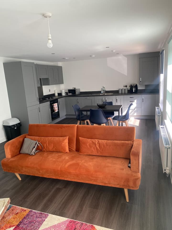 Modern New Build 2 Bed Apartment - Dartford