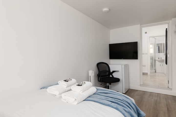Comfortable Dagenham Studio Retreat - Romford