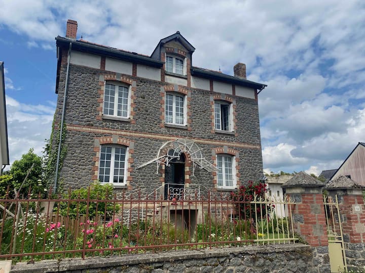 La Halte Colorée Du Canal - Combourg