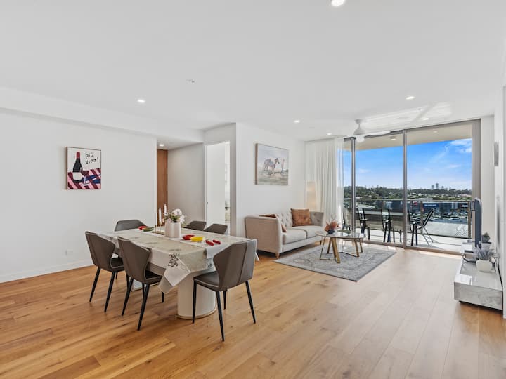 Brand New 2b Apartment In Heart Of Robina - Springbrook