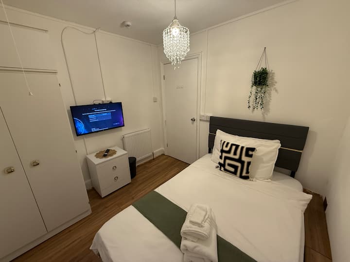 Grande Italia Rooms Comfort Italian Hospitality 5 - Stroud, UK