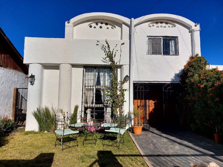 Hermosa Casa De 2 Pisos, Con Todas Las Comodidades - Miramar