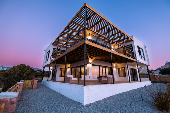 Sunsets, Whales & Sea Views | Luxury - Gansbaai