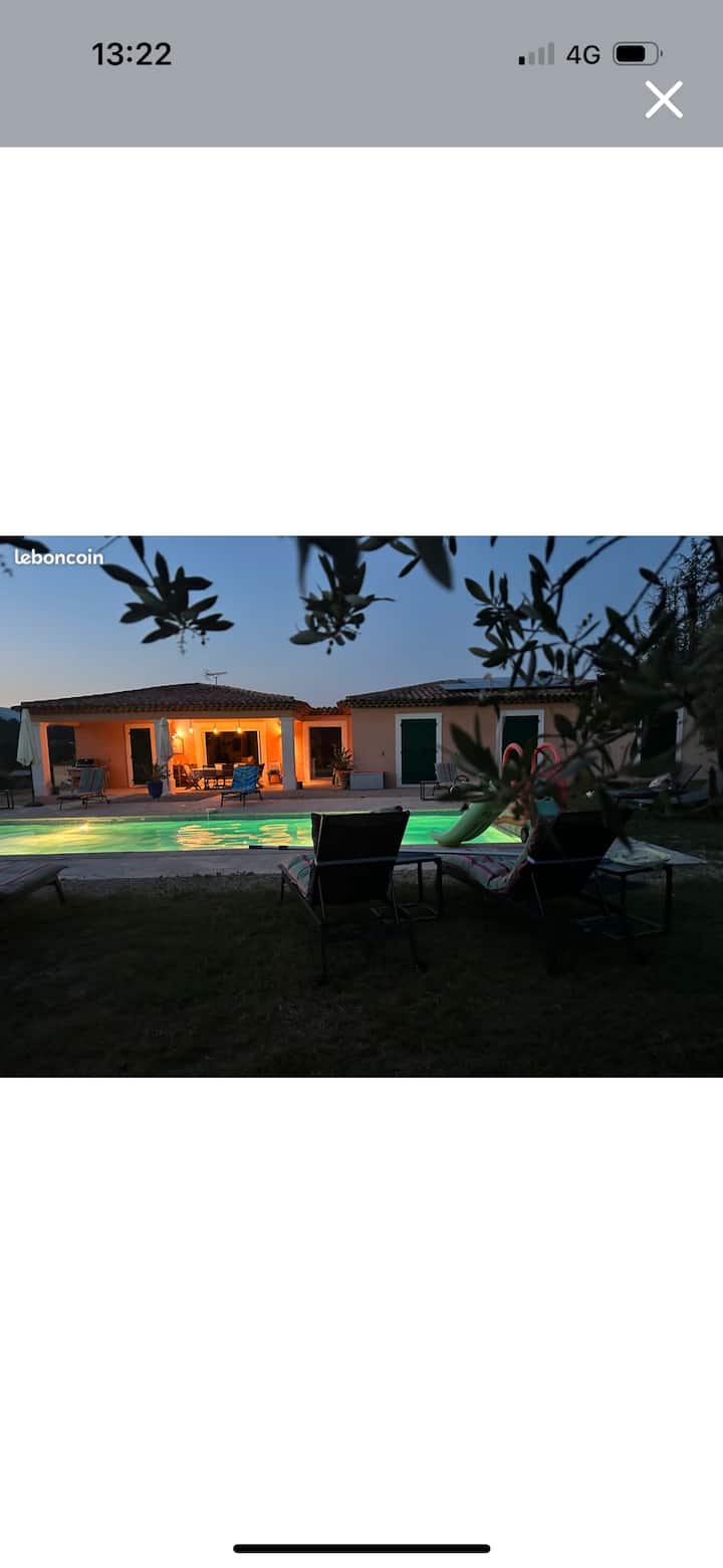 Charmante Villa Plain-pied Climatisée Avec Piscine - Montauroux