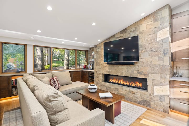 Newly Listed! Designer Aspen Mountain Retreat - Aspen