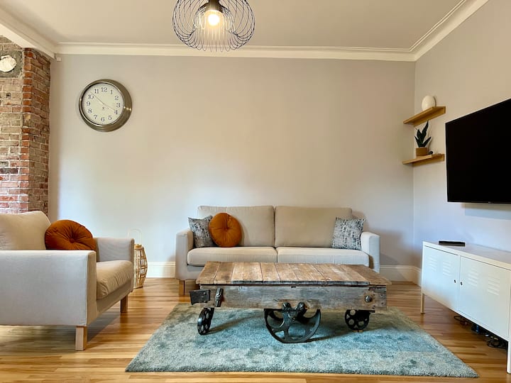 Spacieux Logement Familial | Jardin Privé-parking - Montréal, QC