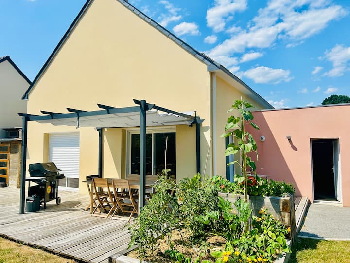 Maison Lumineuse Dans Un Cadre De Verdure - Loctudy