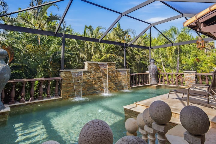 Private Serene Florida Estate Near Beaches - Cypress Lake, FL