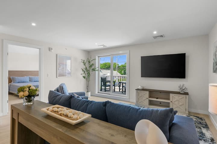 Bright Harwich Port Apartment Close To Beach - Chatham, MA