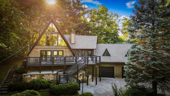 2 Bowling Lanes · Sauna · Sleeps 16 · 2mi To Park - Gatlinburg, TN