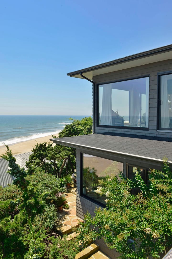 Beachfront Luxury | Pool & Atlantic Views - Montauk, NY