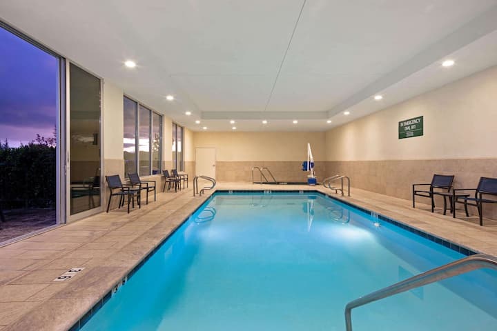 La Quinta Morgan Hill | 2 Queen | Hot Tub - Morgan Hill, CA