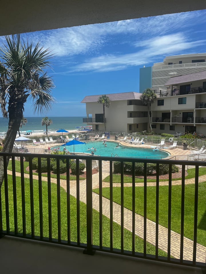Quaint Oceanfront Condo - Ormond Beach, FL