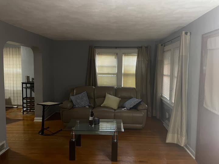 Modern 2br Retreat 15 Minutes To Notre Dame - South Bend, IN