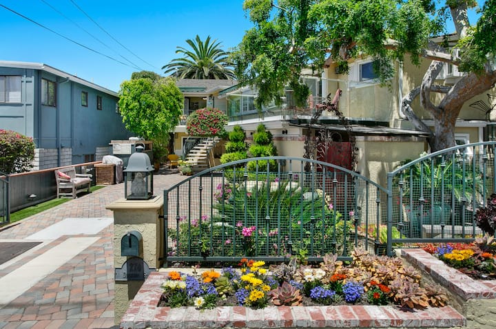 Large Beach House Blocks To Sand, Town, 3br+bonus - Laguna Beach, CA
