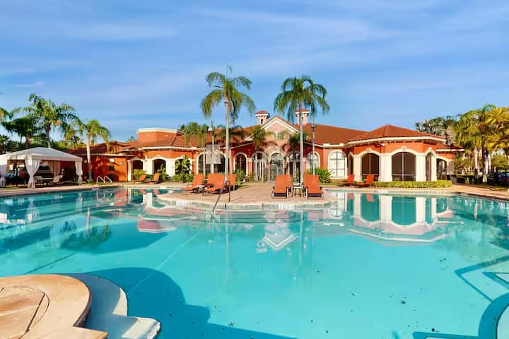 Waterfront Resort Condo · Pool, Gym & Spa - Clearwater, FL